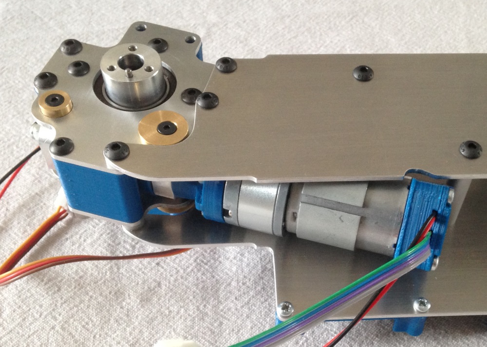 Worm Gear Actuators – How I build a Biped Robot